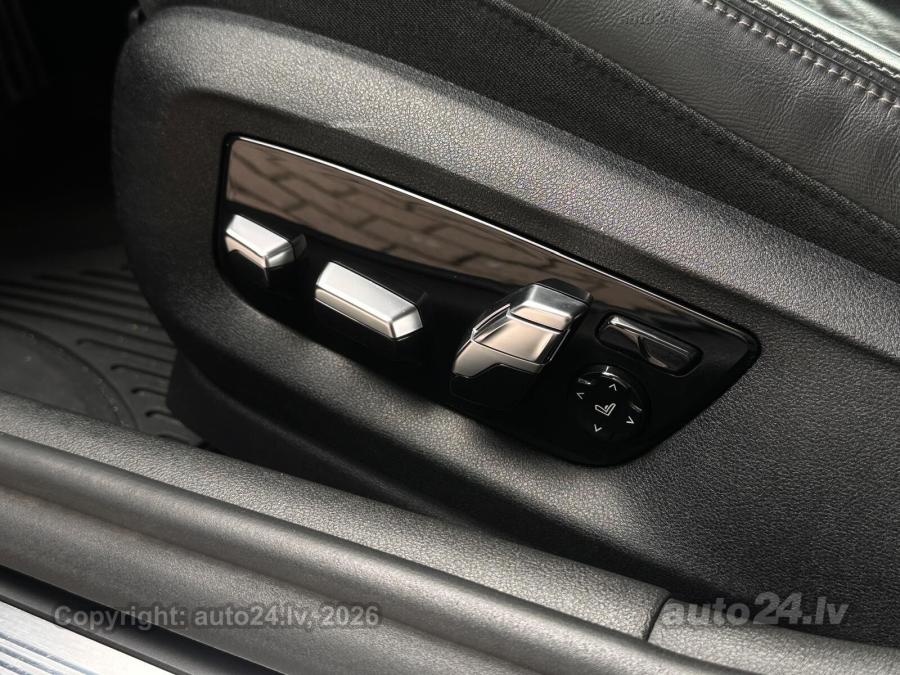 Black BMW 5 Series 2018 in Riga, with an engine capacity of 3.00 L and mileage of 135 thousand km for 32990 €, photo 19 on AUTOMOTO.COM.LV
