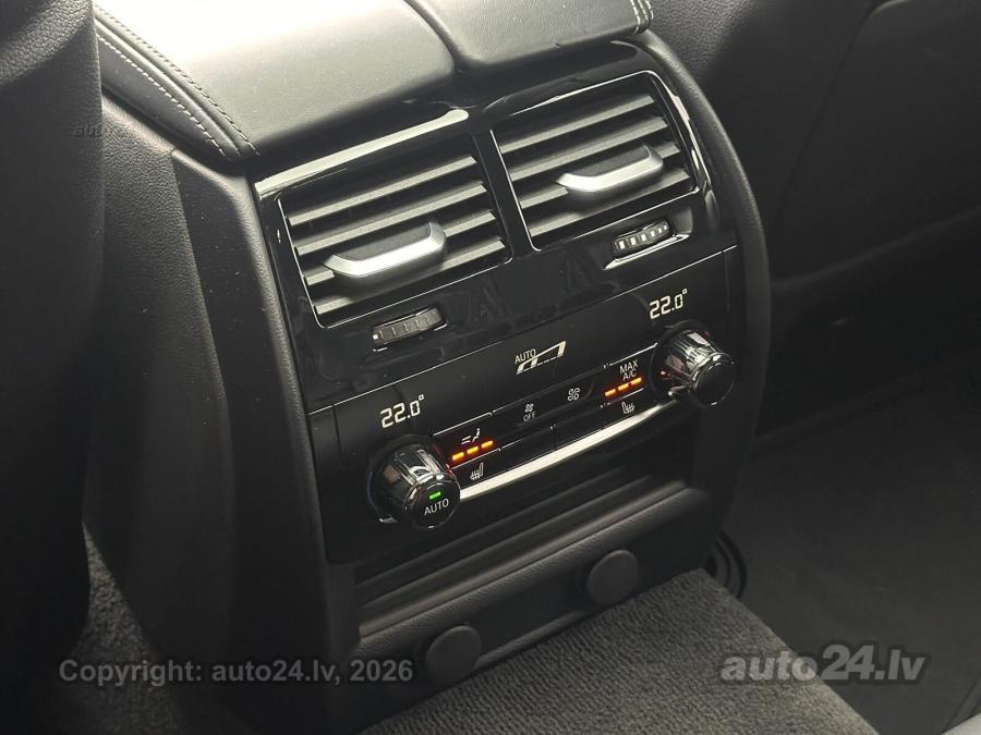 Black BMW 5 Series 2018 in Riga, with an engine capacity of 3.00 L and mileage of 135 thousand km for 32990 €, photo 21 on AUTOMOTO.COM.LV