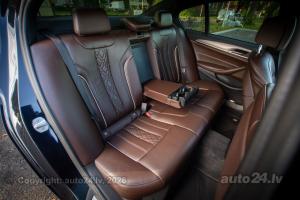 Melns BMW 5 Series 2018 Pērnava, ar dzinēja tilpumu 3.00 L un nobraukumu 99 tūkst. km par 34990 €, foto 11 vietnē AUTOMOTO.COM.LV