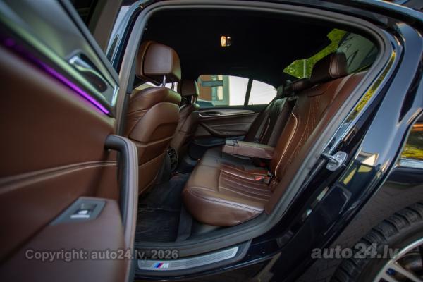 Melns BMW 5 Series 2018 Pērnava, ar dzinēja tilpumu 3.00 L un nobraukumu 99 tūkst. km par 34990 €, foto 10 vietnē AUTOMOTO.COM.LV