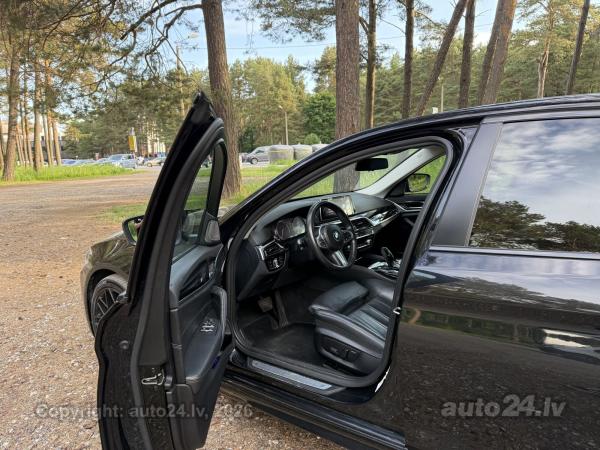 Melns BMW 5 Series 2019 Tallina, ar dzinēja tilpumu 2.00 L un nobraukumu 243 tūkst. km par 26000 €, foto 2 vietnē AUTOMOTO.COM.LV