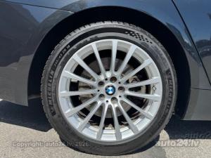Black BMW 5 Series 2019 in Tallinn, with an engine capacity of 3.00 L and mileage of 240 thousand km for 27500 €, photo 5 on AUTOMOTO.COM.LV