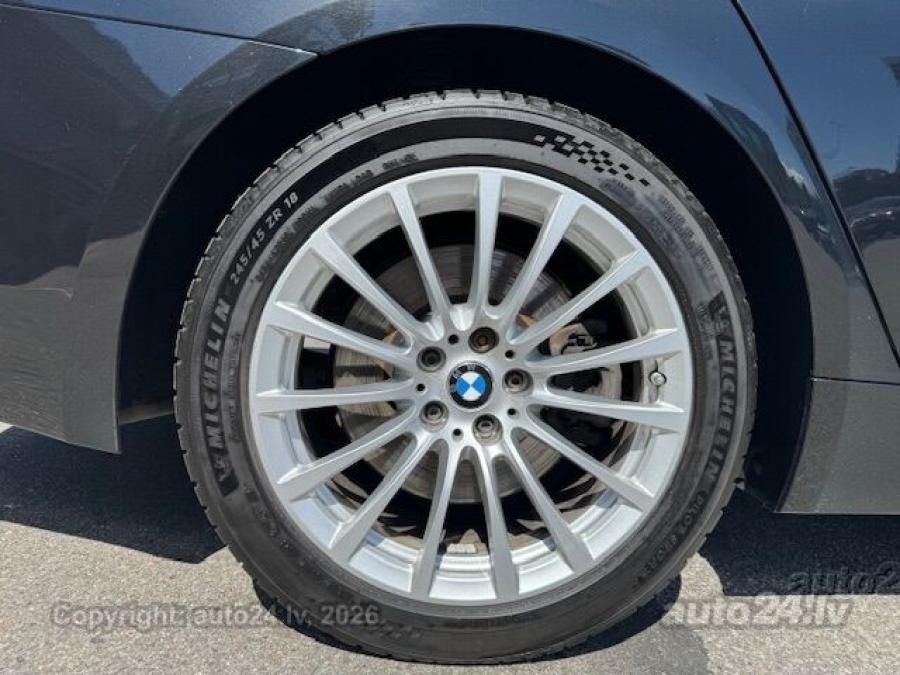 Black BMW 5 Series 2019 in Tallinn, with an engine capacity of 3.00 L and mileage of 240 thousand km for 27500 €, photo 5 on AUTOMOTO.COM.LV