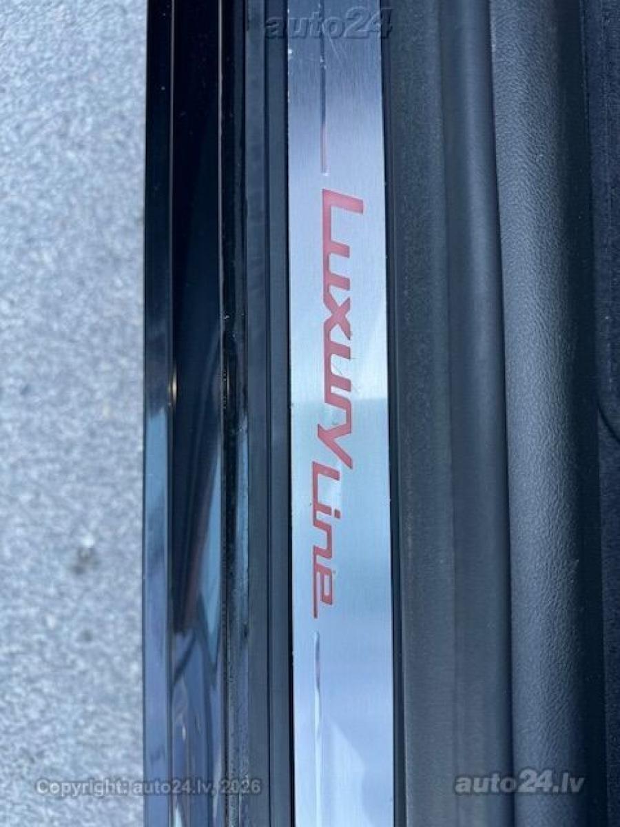 Black BMW 5 Series 2019 in Tallinn, with an engine capacity of 3.00 L and mileage of 240 thousand km for 27500 €, photo 11 on AUTOMOTO.COM.LV
