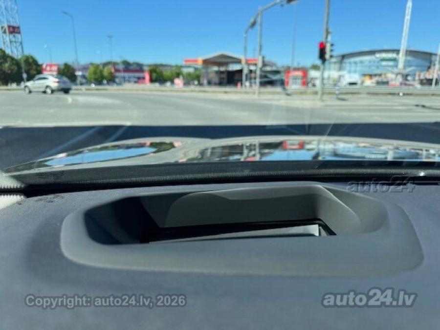 Black BMW 5 Series 2019 in Tallinn, with an engine capacity of 3.00 L and mileage of 240 thousand km for 27500 €, photo 12 on AUTOMOTO.COM.LV