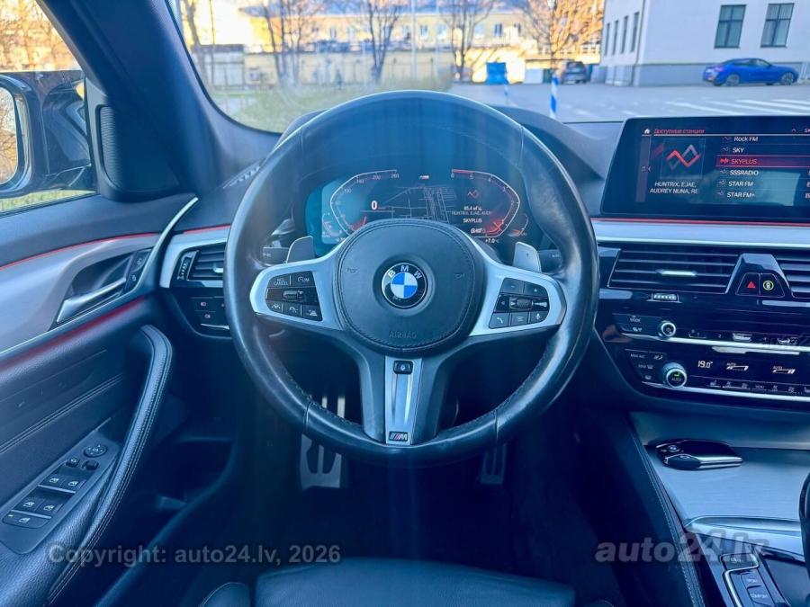 Melns BMW 5 Series 2020 Tallina, ar dzinēja tilpumu 3.00 L un nobraukumu 124 tūkst. km par 38900 €, foto 18 vietnē AUTOMOTO.COM.LV