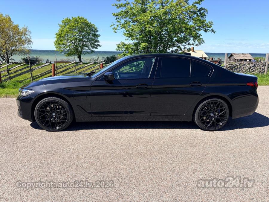 Melns BMW 5 Series 2020 Tallina, ar dzinēja tilpumu 2.00 L un nobraukumu 64 tūkst. km par 35600 €, foto 5 vietnē AUTOMOTO.COM.LV