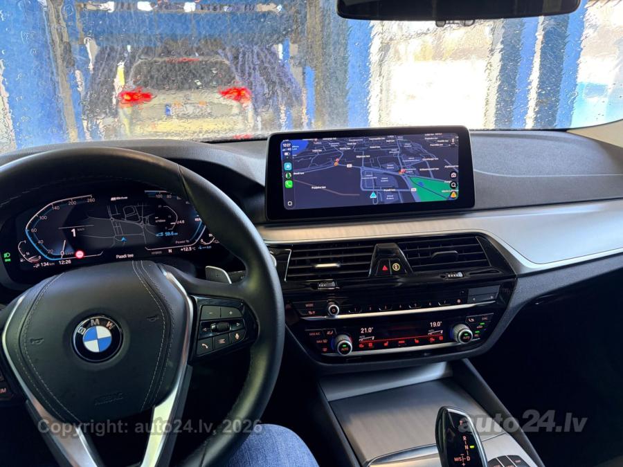 Melns BMW 5 Series 2020 Tallina, ar dzinēja tilpumu 2.00 L un nobraukumu 64 tūkst. km par 35600 €, foto 10 vietnē AUTOMOTO.COM.LV