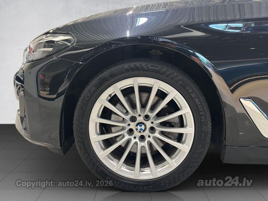 Melns BMW 5 Series 2020 Tallina, ar dzinēja tilpumu 2.00 L un nobraukumu 104 tūkst. km par 29900 €, foto 16 vietnē AUTOMOTO.COM.LV