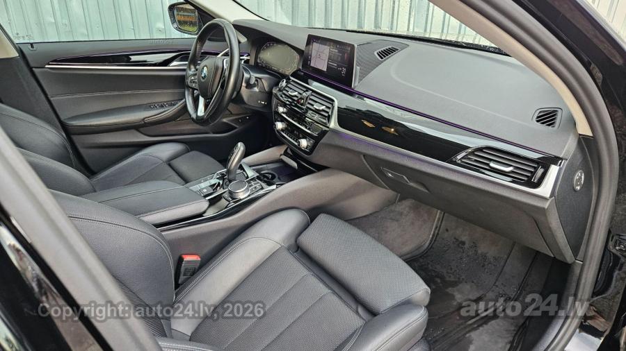 Melns BMW 5 Series 2020 Tallina, ar dzinēja tilpumu 2.00 L un nobraukumu 198 tūkst. km par 19490 €, foto 17 vietnē AUTOMOTO.COM.LV