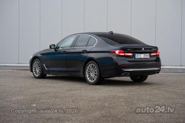 Melns BMW 5 Series 2021 Tallina, ar dzinēja tilpumu 2.00 L un nobraukumu 54 tūkst. km par 34000 €, foto 2 vietnē AUTOMOTO.COM.LV