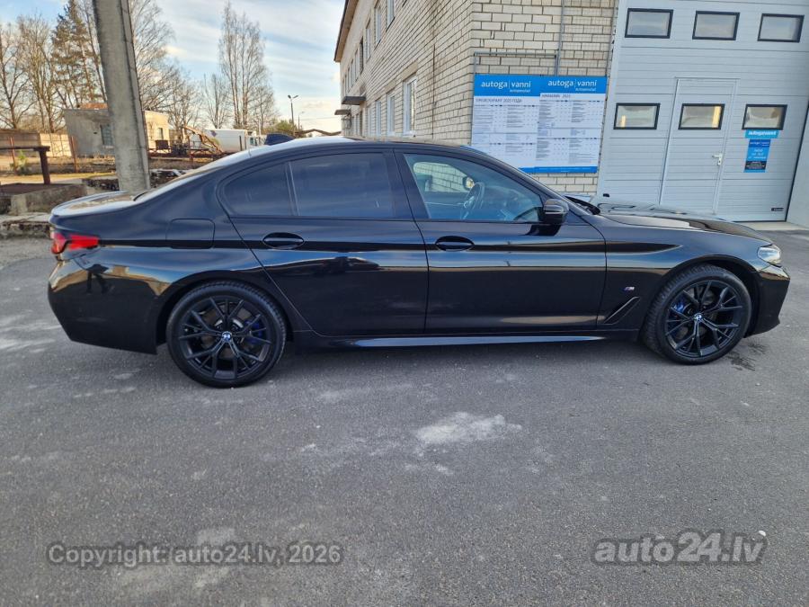 Melns BMW 5 Series 2021 Tallina, ar dzinēja tilpumu 3.00 L un nobraukumu 161 tūkst. km par 38900 €, foto 18 vietnē AUTOMOTO.COM.LV