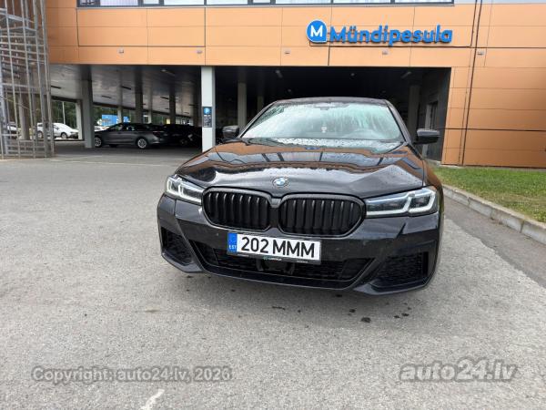 Melns BMW 5 Series 2021 Tallina, ar dzinēja tilpumu 3.00 L un nobraukumu 116 tūkst. km par 39900 €, foto 1 vietnē AUTOMOTO.COM.LV