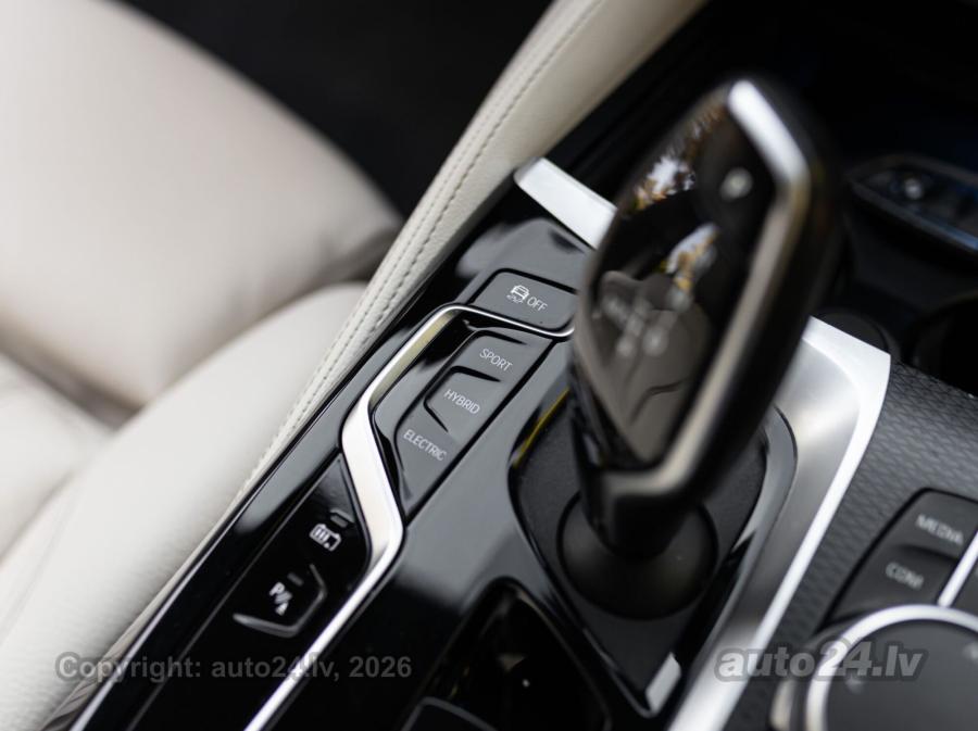 Black BMW 5 Series 2021 in Tallinn, with an engine capacity of 2.00 L and mileage of 153 thousand km for 26900 €, photo 23 on AUTOMOTO.COM.LV