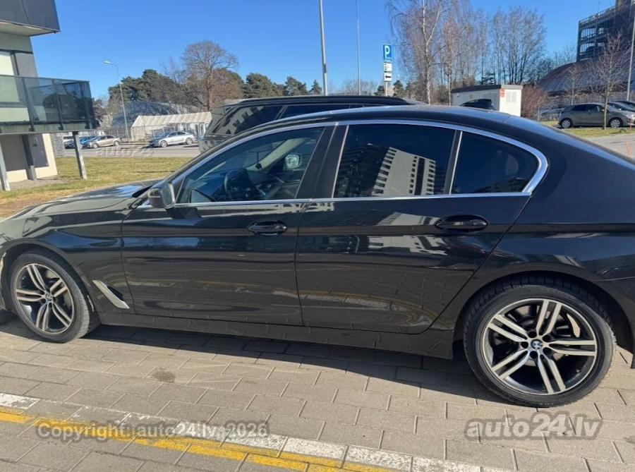 Melns BMW 5 Series 2022 Tallina, ar dzinēja tilpumu 2.00 L un nobraukumu 45 tūkst. km par 34999 €, foto 4 vietnē AUTOMOTO.COM.LV