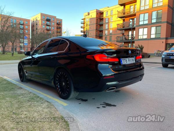 Black BMW 5 Series 2022 in Tallinn, with an engine capacity of 2.00 L and mileage of 111 thousand km for 33900 €, photo 7 on AUTOMOTO.COM.LV