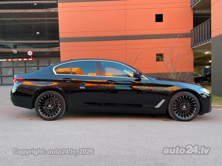 Black BMW 5 Series 2022 in Tallinn, with an engine capacity of 2.00 L and mileage of 111 thousand km for 33900 €, photo 12 on AUTOMOTO.COM.LV