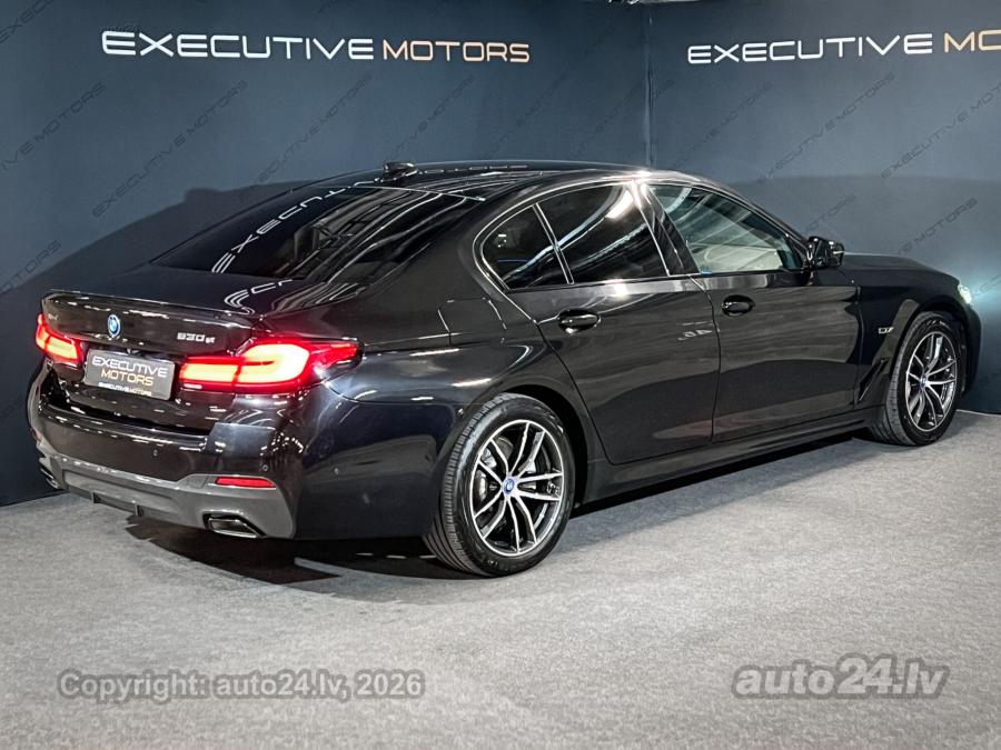 Melns BMW 5 Series 2022 Tallina, ar dzinēja tilpumu 2.00 L un nobraukumu 83 tūkst. km par 36900 €, foto 3 vietnē AUTOMOTO.COM.LV