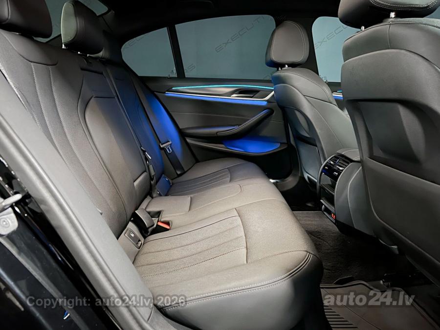 Melns BMW 5 Series 2022 Tallina, ar dzinēja tilpumu 2.00 L un nobraukumu 83 tūkst. km par 36900 €, foto 15 vietnē AUTOMOTO.COM.LV
