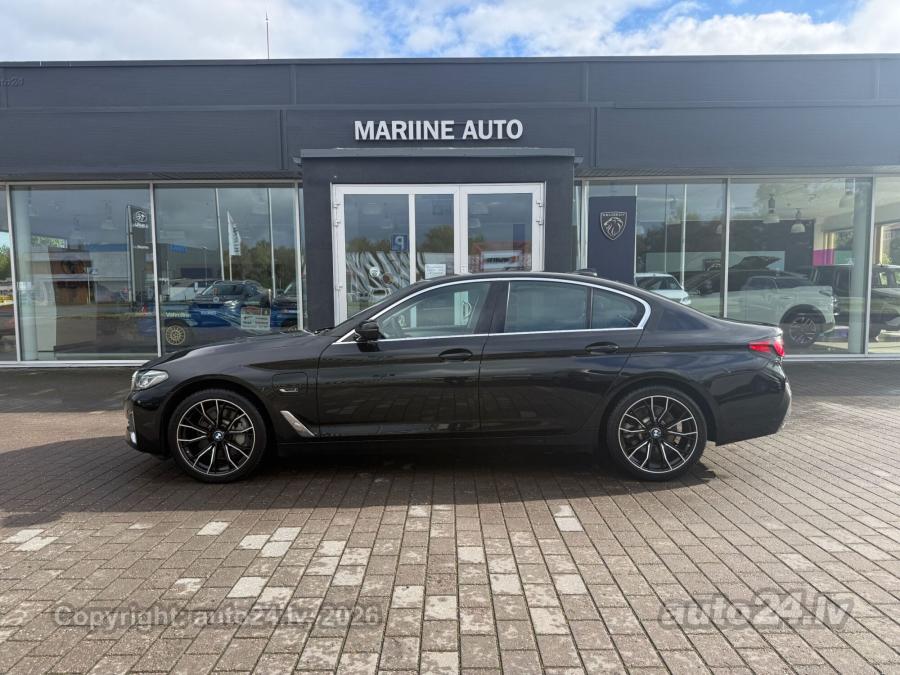 Melns BMW 5 Series 2022 Jehvi, ar dzinēja tilpumu 2.00 L un nobraukumu 117 tūkst. km par 31900 €, foto 1 vietnē AUTOMOTO.COM.LV