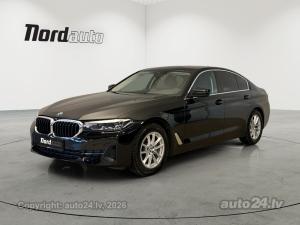 Melns BMW 5 Series 2023 Tallina, ar dzinēja tilpumu 2.00 L un nobraukumu 62 tūkst. km par 33990 €, foto  vietnē AUTOMOTO.COM.LV