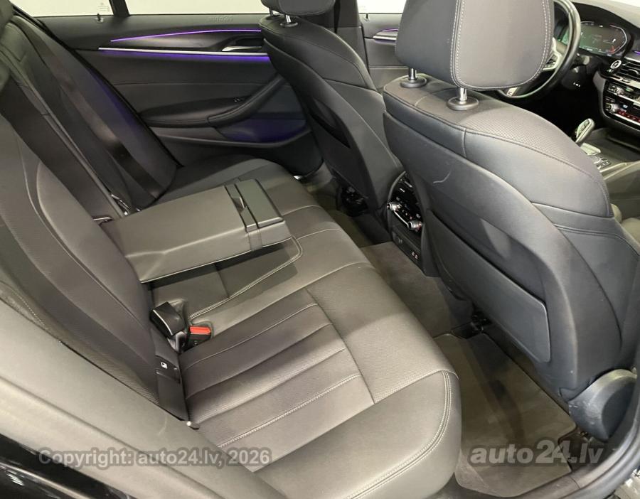 Melns BMW 5 Series 2023 Tallina, ar dzinēja tilpumu 2.00 L un nobraukumu 62 tūkst. km par 38990 €, foto 12 vietnē AUTOMOTO.COM.LV