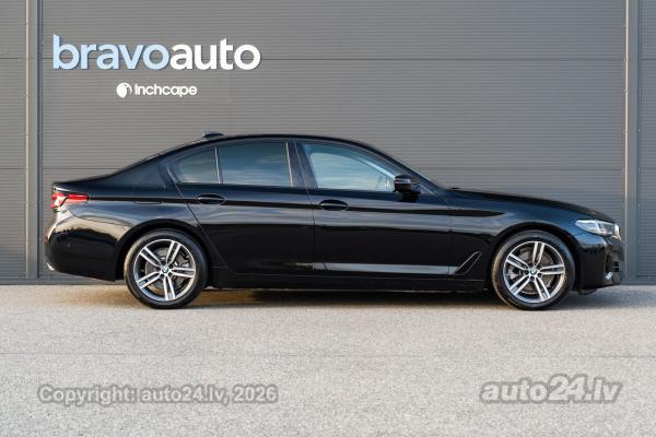 Melns BMW 5 Series 2023 Tartu, ar dzinēja tilpumu 2.00 L un nobraukumu 36 tūkst. km par 35900 €, foto 5 vietnē AUTOMOTO.COM.LV