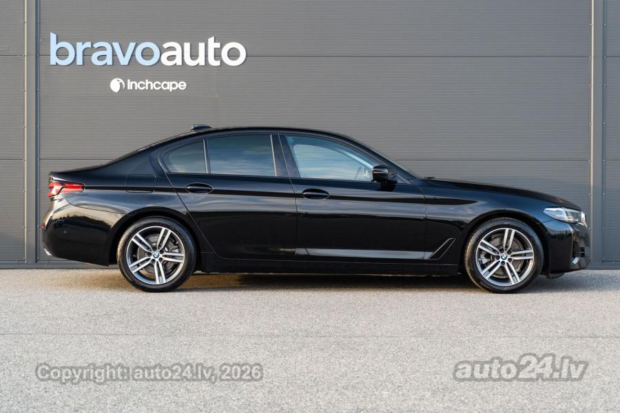 Melns BMW 5 Series 2023 Tartu, ar dzinēja tilpumu 2.00 L un nobraukumu 36 tūkst. km par 35900 €, foto 5 vietnē AUTOMOTO.COM.LV