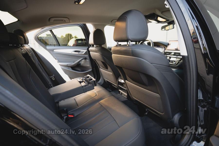 Melns BMW 5 Series 2023 Tartu, ar dzinēja tilpumu 2.00 L un nobraukumu 36 tūkst. km par 35900 €, foto 15 vietnē AUTOMOTO.COM.LV