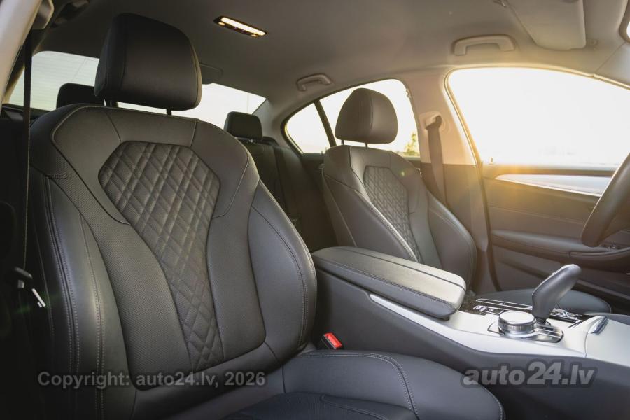 Melns BMW 5 Series 2023 Tartu, ar dzinēja tilpumu 2.00 L un nobraukumu 36 tūkst. km par 35900 €, foto 16 vietnē AUTOMOTO.COM.LV