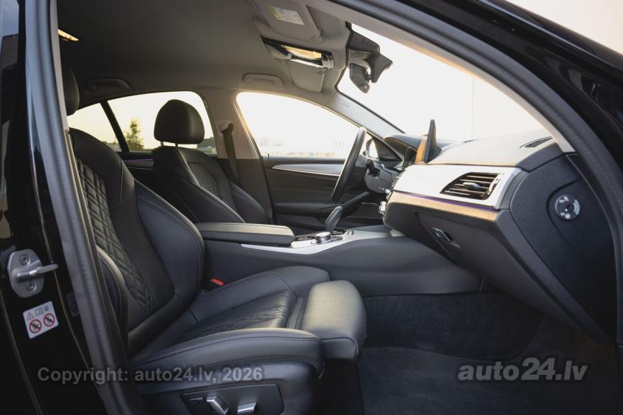Melns BMW 5 Series 2023 Tartu, ar dzinēja tilpumu 2.00 L un nobraukumu 36 tūkst. km par 35900 €, foto 17 vietnē AUTOMOTO.COM.LV