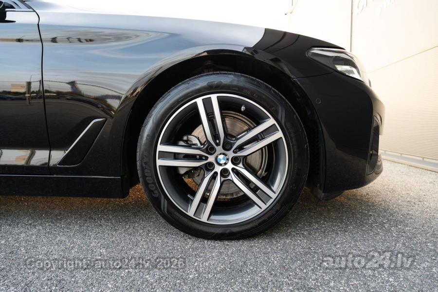 Melns BMW 5 Series 2023 Tartu, ar dzinēja tilpumu 2.00 L un nobraukumu 36 tūkst. km par 35900 €, foto 24 vietnē AUTOMOTO.COM.LV