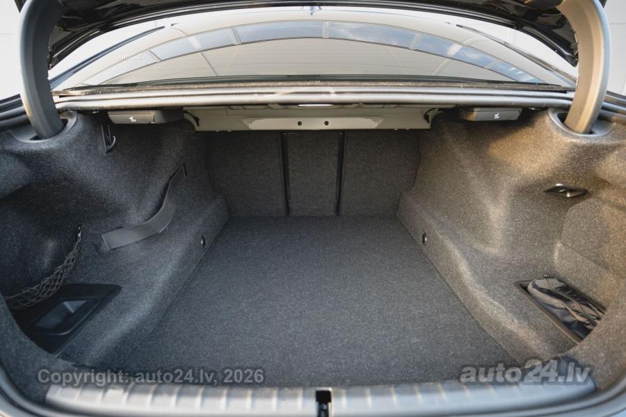 Melns BMW 5 Series 2023 Tartu, ar dzinēja tilpumu 2.00 L un nobraukumu 36 tūkst. km par 35900 €, foto 26 vietnē AUTOMOTO.COM.LV