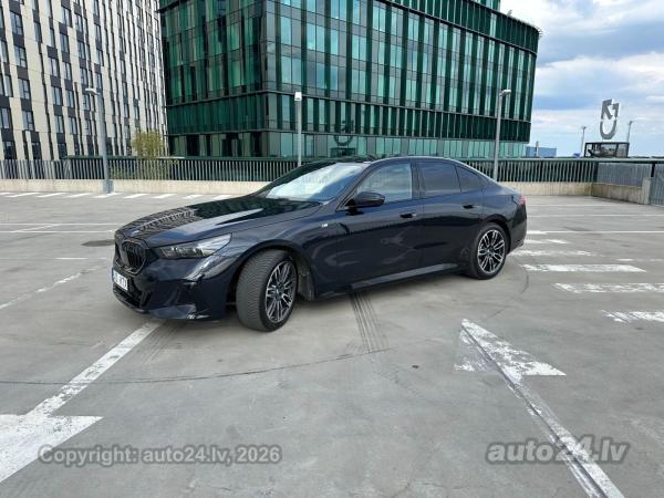 Melns BMW 5 Series 2024 Tallina, ar dzinēja tilpumu 2.00 L un nobraukumu 42 tūkst. km par 55800 €, foto 1 vietnē AUTOMOTO.COM.LV