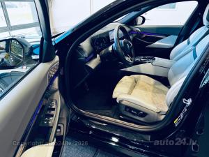 Black BMW 5 Series 2024 in Parnu, with an engine capacity of 3.00 L and mileage of 62 thousand km for 79500 €, photo 4 on AUTOMOTO.COM.LV