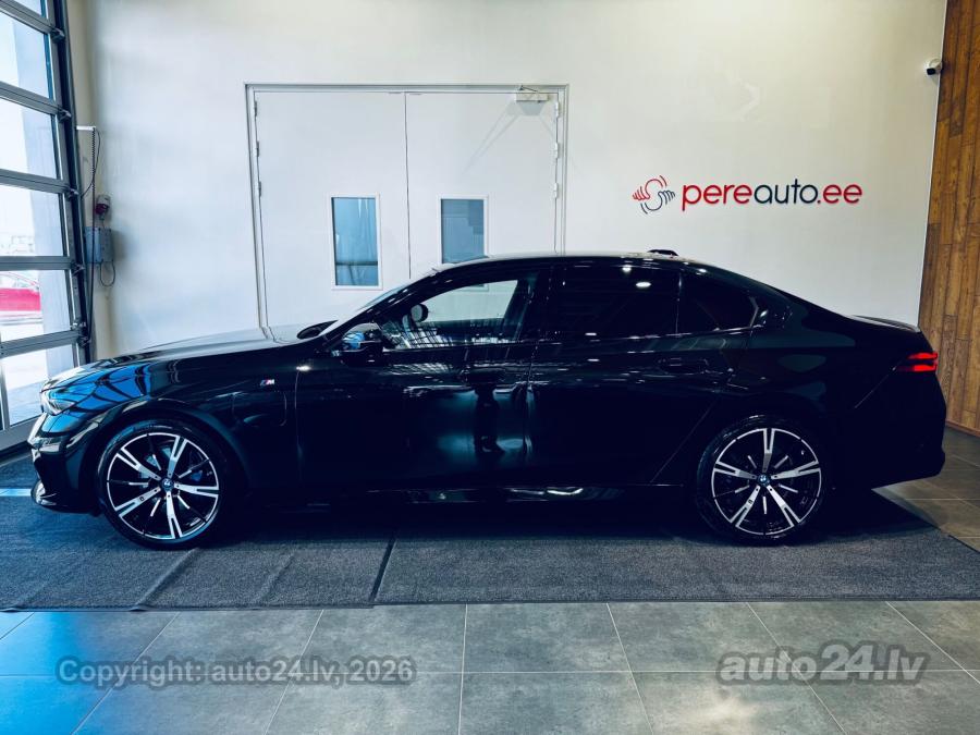 Black BMW 5 Series 2024 in Parnu, with an engine capacity of 3.00 L and mileage of 62 thousand km for 79500 €, photo 13 on AUTOMOTO.COM.LV