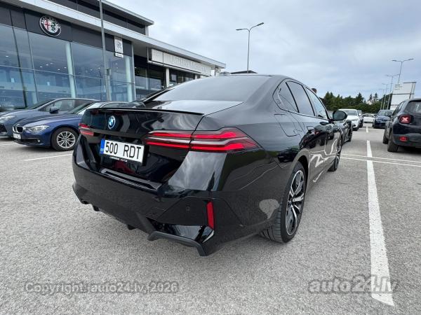 Melns BMW 5 Series 2024 Tallina, ar dzinēja tilpumu 3.00 L un nobraukumu 62 tūkst. km par 77500 €, foto 3 vietnē AUTOMOTO.COM.LV