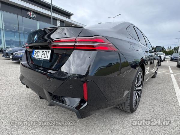 Melns BMW 5 Series 2024 Tallina, ar dzinēja tilpumu 3.00 L un nobraukumu 62 tūkst. km par 77500 €, foto 4 vietnē AUTOMOTO.COM.LV