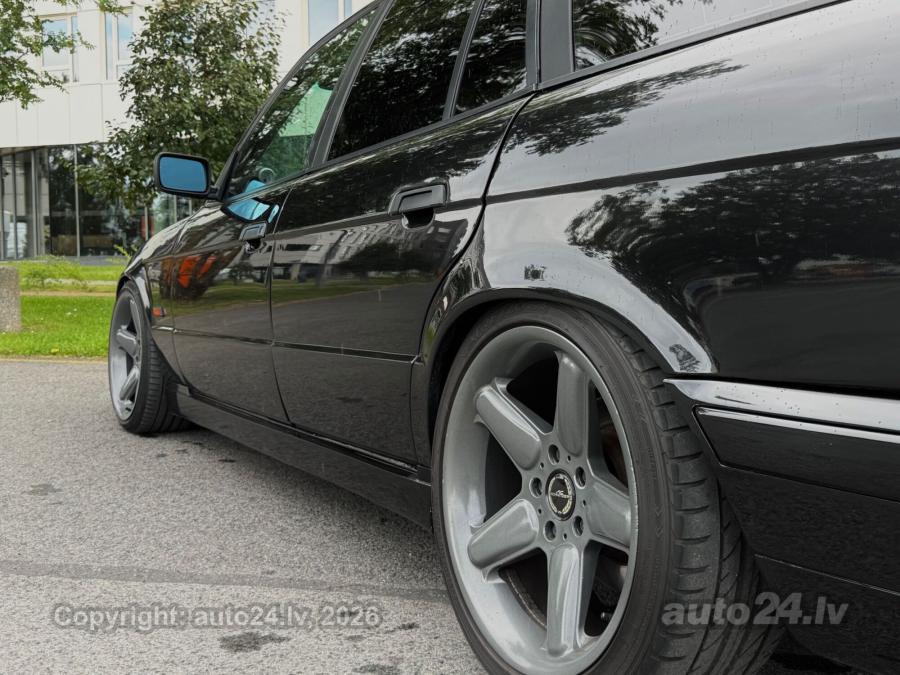 Melns BMW 5 Series 1995 Tallina, ar dzinēja tilpumu 4.00 L un nobraukumu 381 tūkst. km par 8199 €, foto 12 vietnē AUTOMOTO.COM.LV