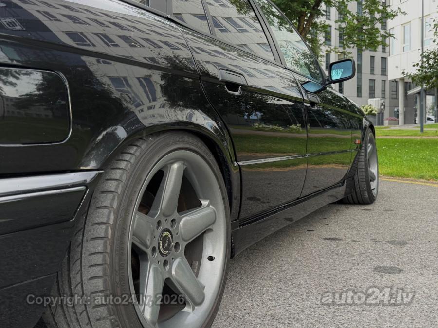 Melns BMW 5 Series 1995 Tallina, ar dzinēja tilpumu 4.00 L un nobraukumu 381 tūkst. km par 8199 €, foto 13 vietnē AUTOMOTO.COM.LV