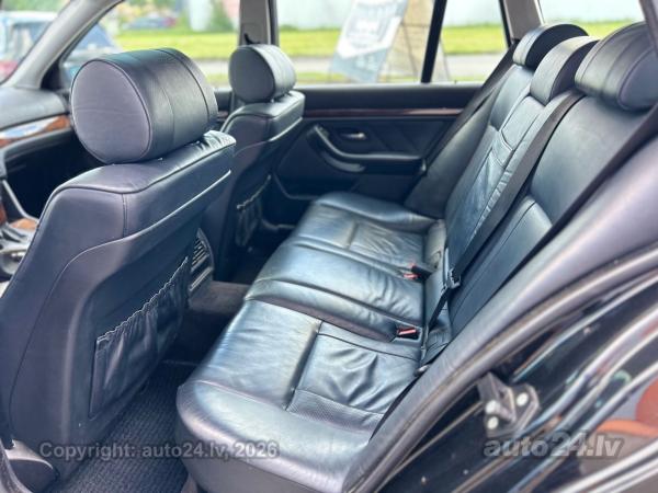 Melns BMW 5 Series 2004 Tartu, ar dzinēja tilpumu 2.50 L un nobraukumu 252 tūkst. km par 2700 €, foto 10 vietnē AUTOMOTO.COM.LV