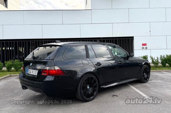 Melns BMW 5 Series 2005 Tartu, ar dzinēja tilpumu 3.00 L un nobraukumu 400 tūkst. km par 4590 €, foto 4 vietnē AUTOMOTO.COM.LV
