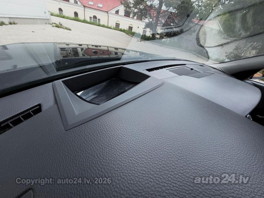 Black BMW 5 Series 2005 in Tartu, with an engine capacity of 3.00 L and mileage of 0 thousand km for 4400 €, photo 14 on AUTOMOTO.COM.LV