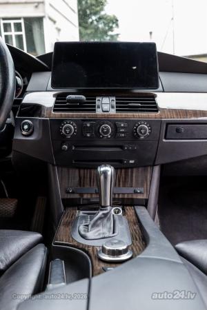 Melns BMW 5 Series 2005 Tartu, ar dzinēja tilpumu 2.50 L un nobraukumu 236 tūkst. km par 6499 €, foto 14 vietnē AUTOMOTO.COM.LV