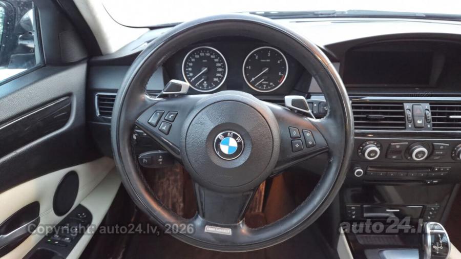 Melns BMW 5 Series 2007 Tallina, ar dzinēja tilpumu 3.00 L un nobraukumu 399 tūkst. km par 6300 €, foto 18 vietnē AUTOMOTO.COM.LV