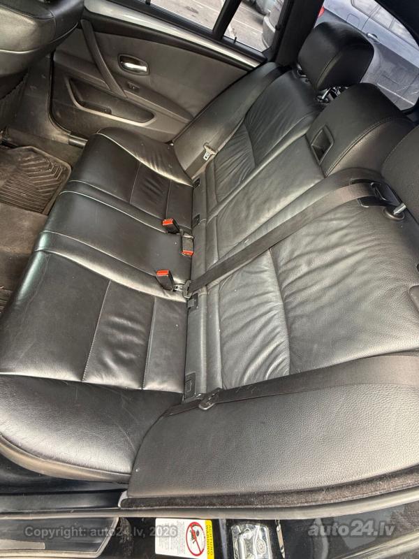 Black BMW 5 Series 2008 in Riga, with an engine capacity of 2.00 L and mileage of 383 thousand km for 4200 €, photo 9 on AUTOMOTO.COM.LV