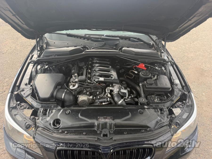 Melns BMW 5 Series 2008 Tallina, ar dzinēja tilpumu 3.00 L un nobraukumu 354 tūkst. km par 7890 €, foto 14 vietnē AUTOMOTO.COM.LV