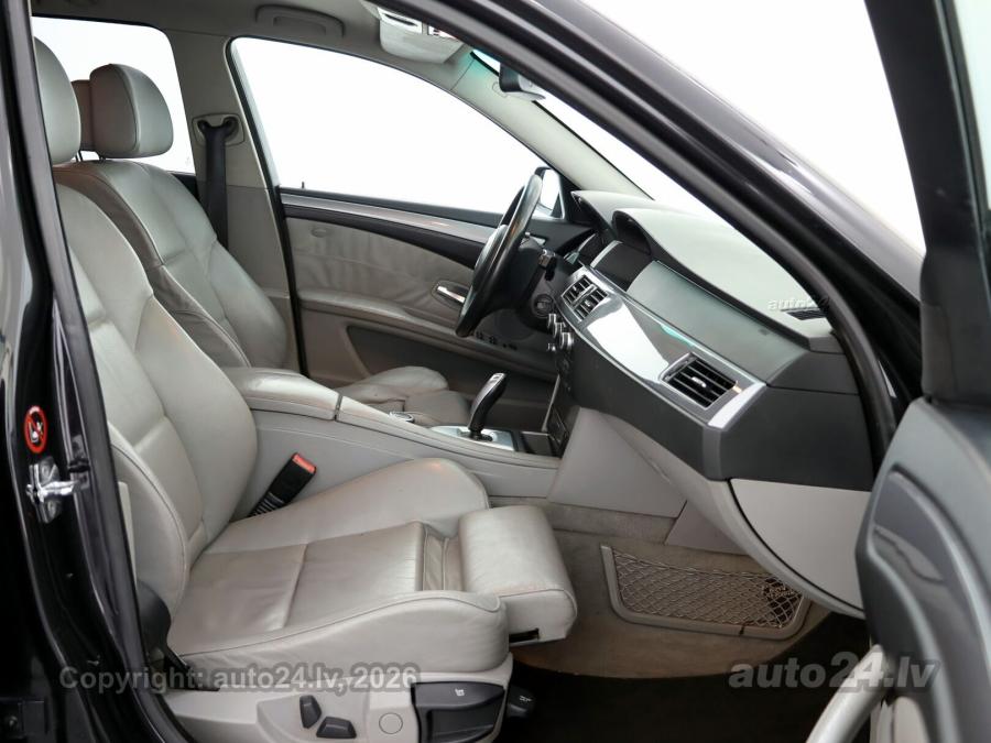 Black BMW 5 Series 2009 in Tallinn, with an engine capacity of 3.00 L and mileage of 346 thousand km for 3499 €, photo 7 on AUTOMOTO.COM.LV