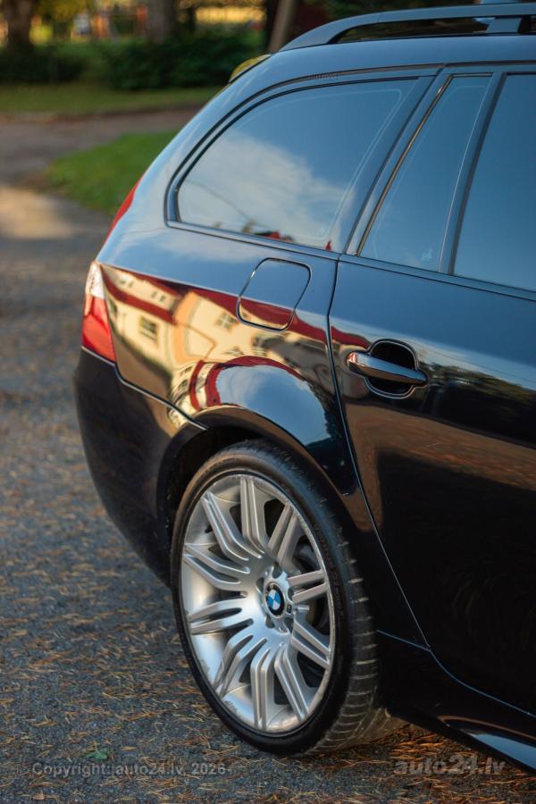 Melns BMW 5 Series 2009 Tallina, ar dzinēja tilpumu 3.00 L un nobraukumu 298 tūkst. km par 8899 €, foto 10 vietnē AUTOMOTO.COM.LV