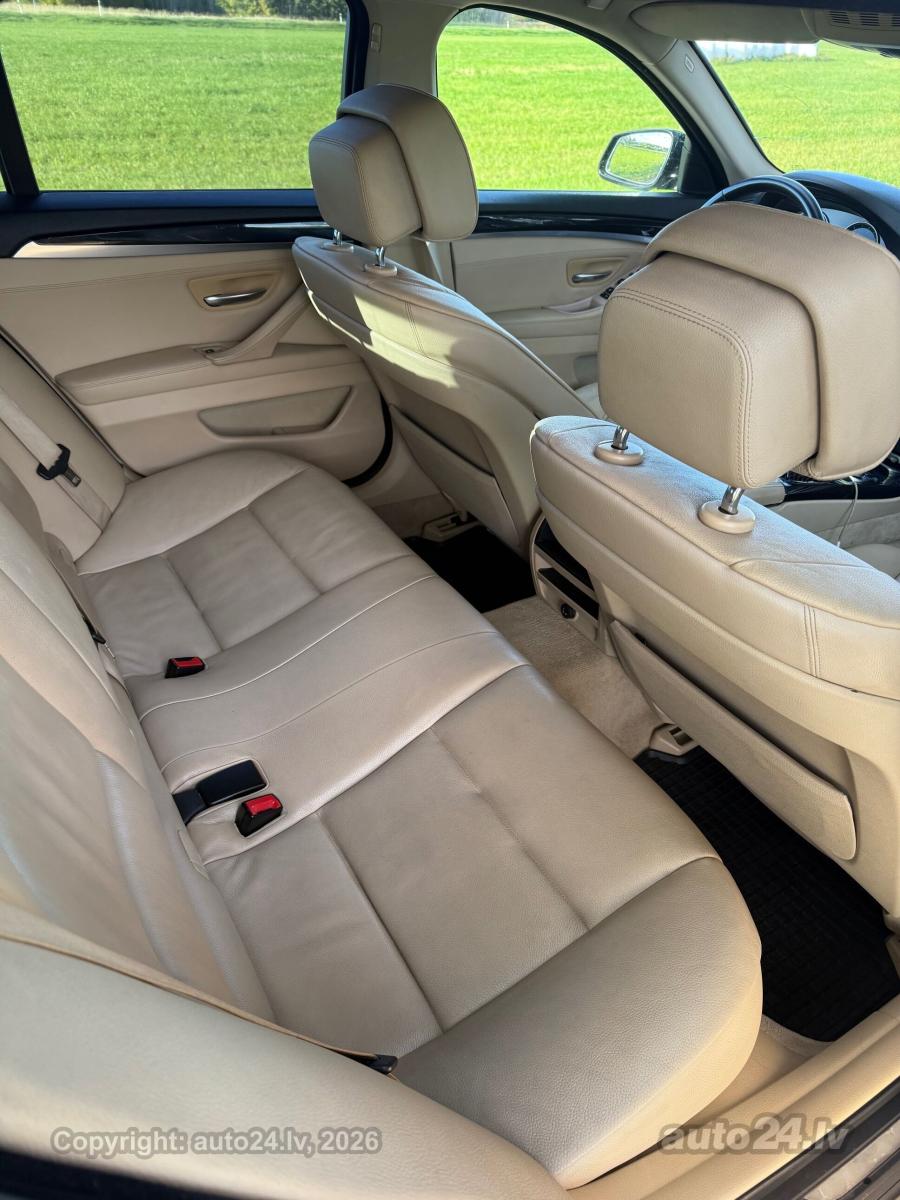 Melns BMW 5 Series 2010 Tallina, ar dzinēja tilpumu 3.00 L un nobraukumu 302 tūkst. km par 6600 €, foto 10 vietnē AUTOMOTO.COM.LV